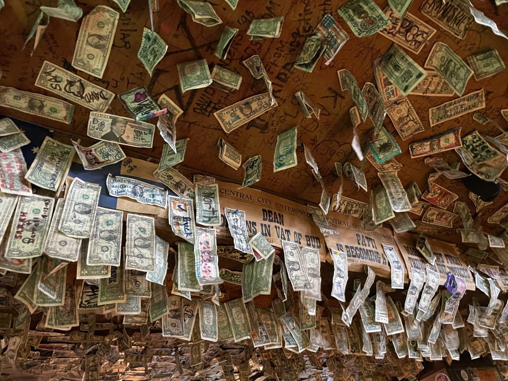 Chicago Dive Bar Travel Guide - Scoundrel's Field Guide